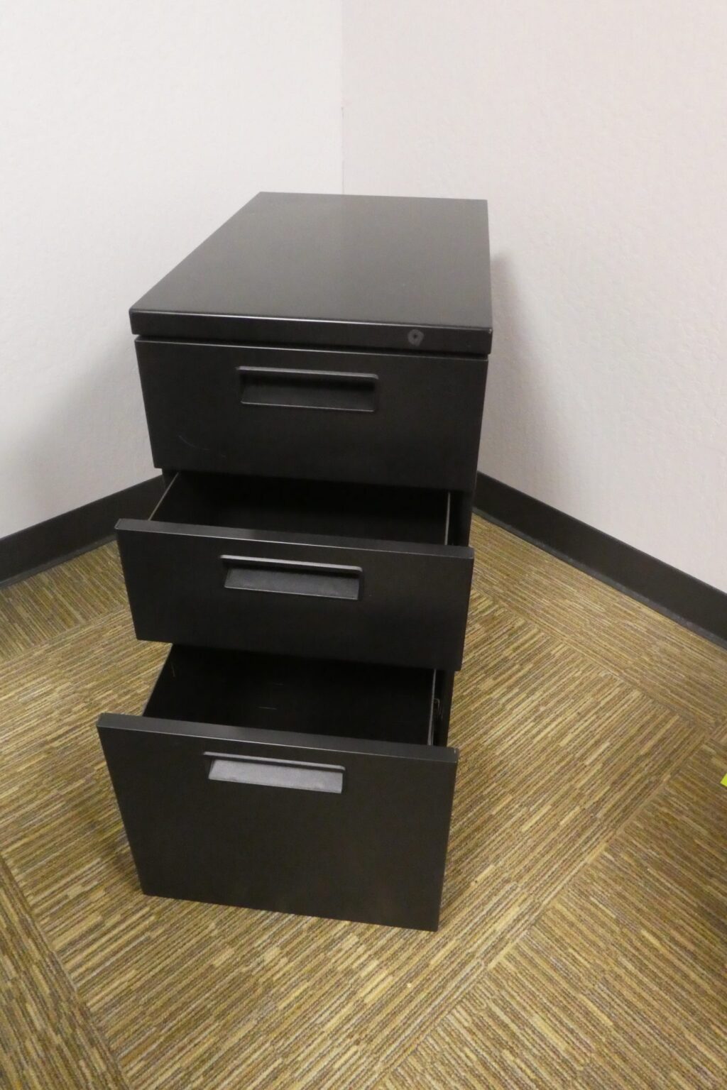 Herman Miller Freestanding Pedestal Box,Box,File Black - Solutions ...